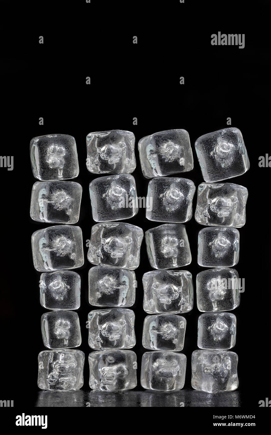 vertical texture background pile of ice cubes reflection on black Stock ...