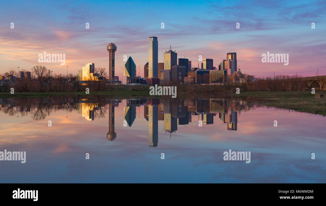 Dallas skyline hi-res stock photography and images - Alamy