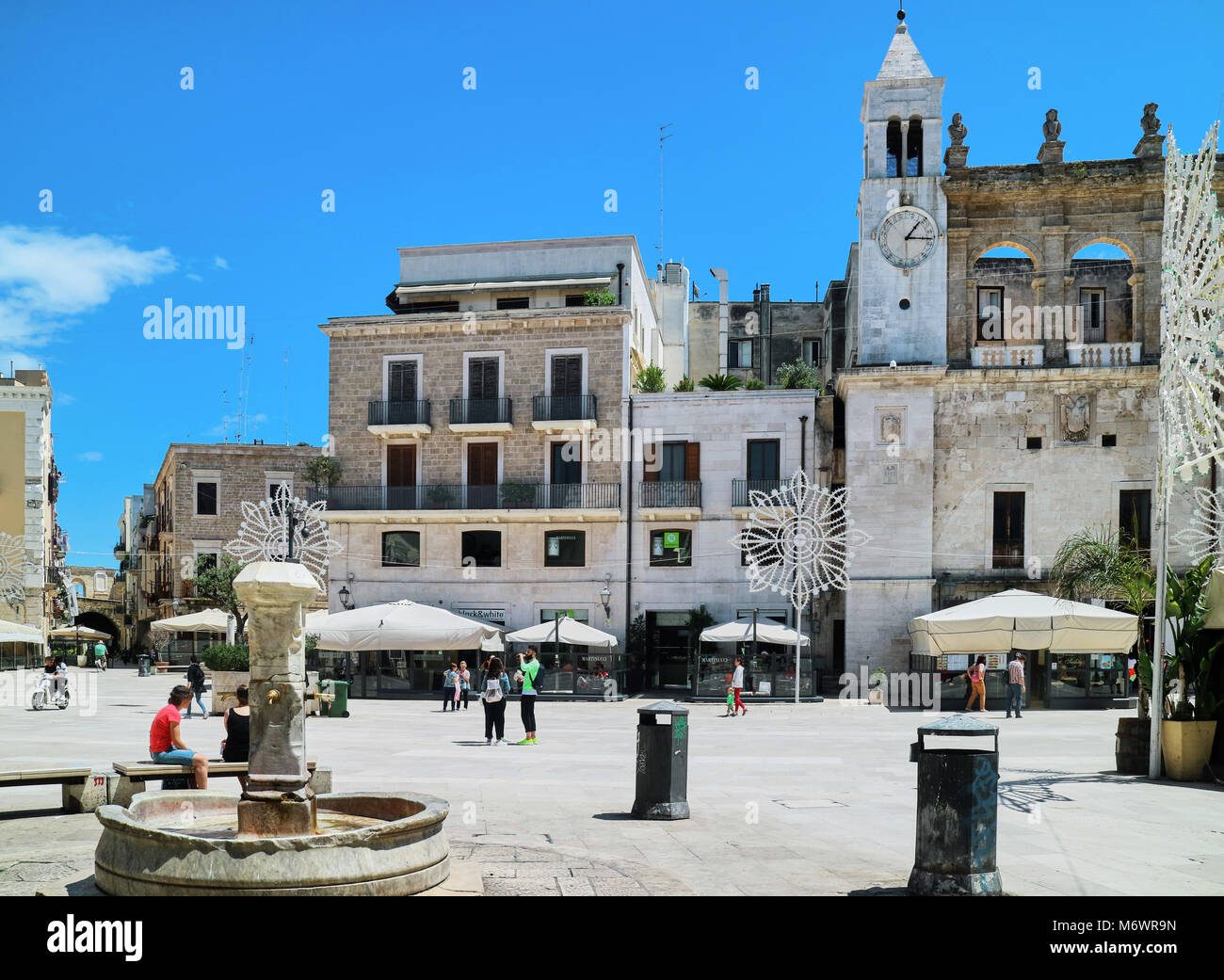 Europe, Italy, Puglia, Bari city, the old town, piazza Mercantile Stock ...