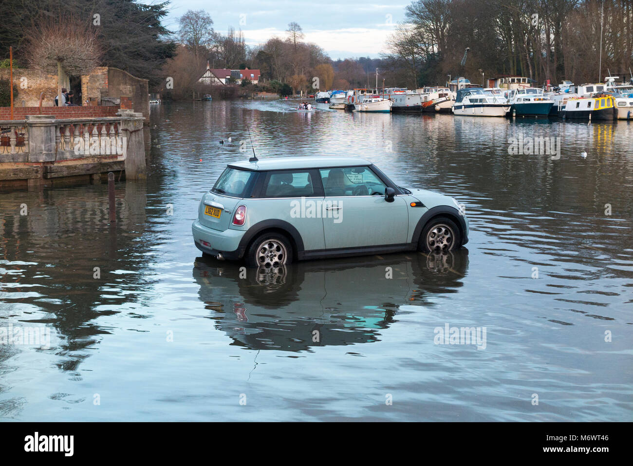 Thames water van hi-res stock photography and images - Alamy