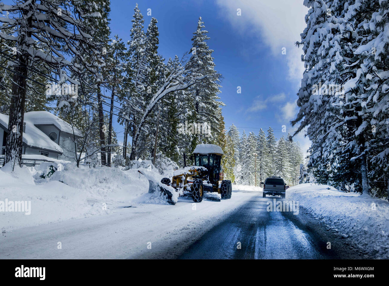 Sugarpine, California, U.S.A. 4th Feb, 2018. A CalTrans snow plow ...