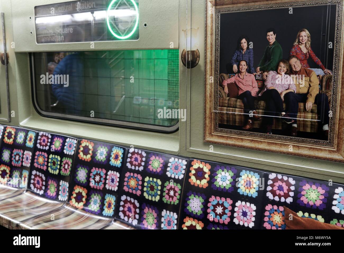 Roseanne tv set hi-res stock photography and images - Alamy