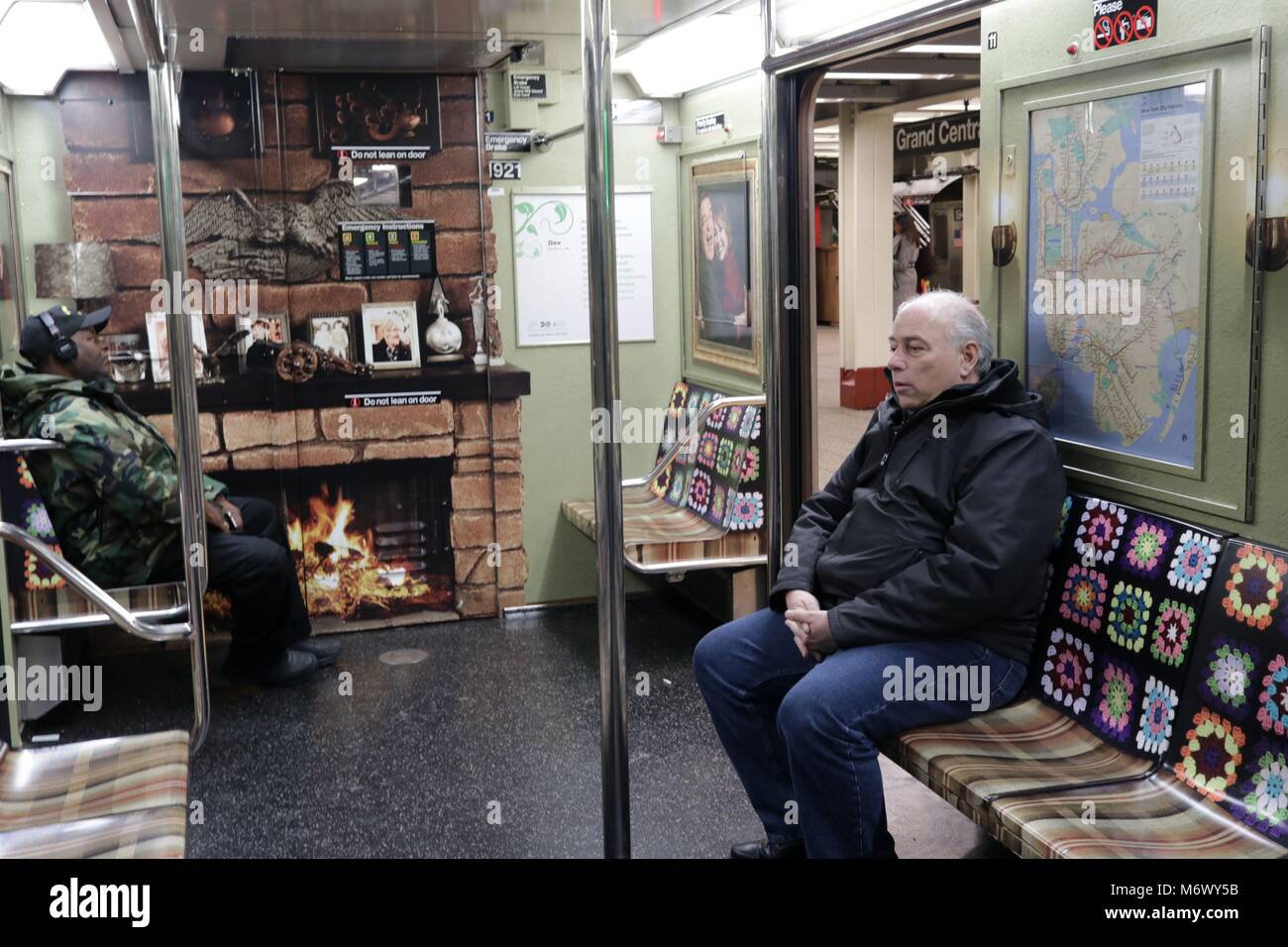 Roseanne tv set hi-res stock photography and images - Alamy