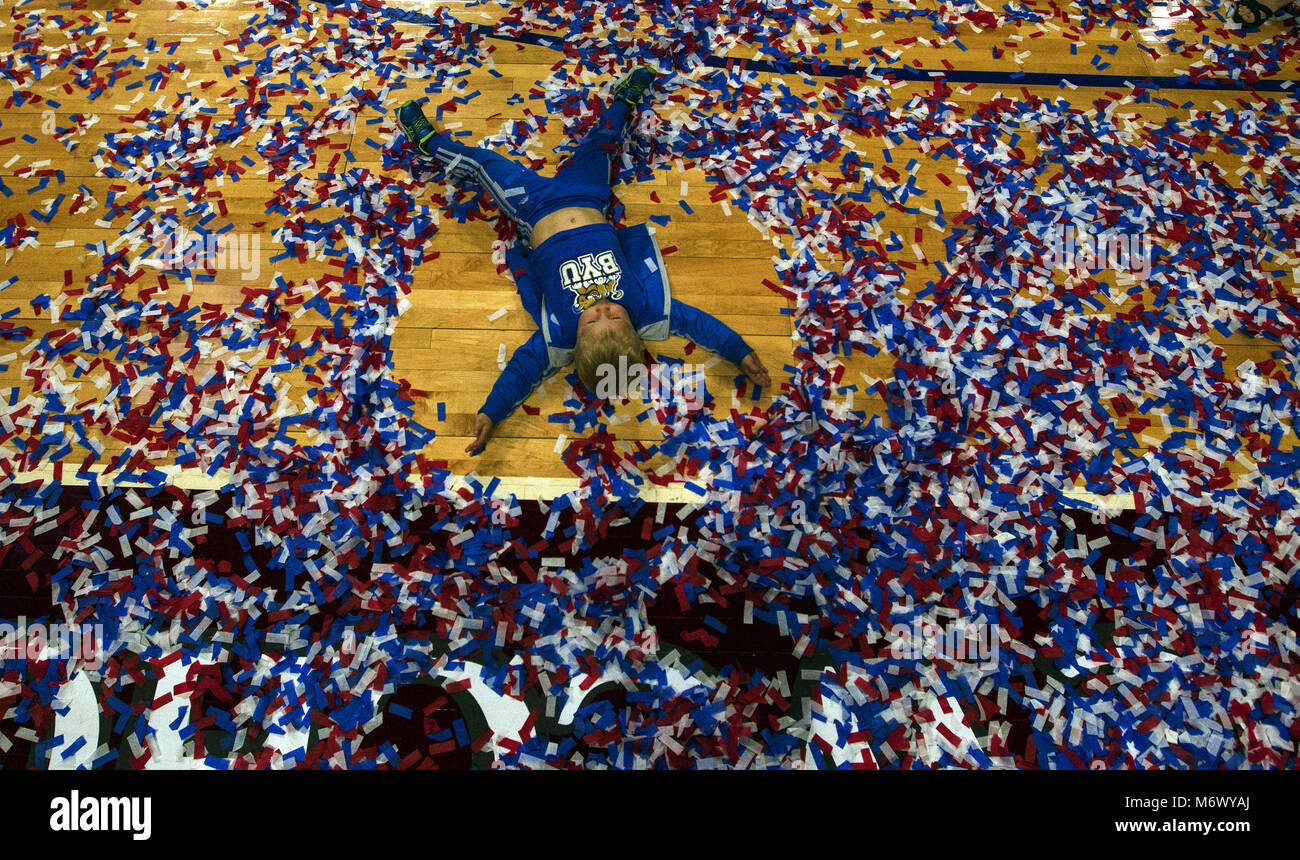 Basketball court with confetti hi-res stock photography and images - Alamy