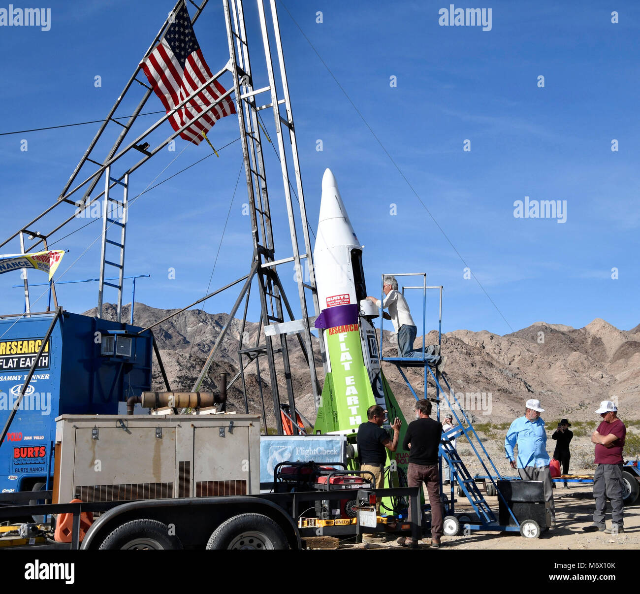 Mad mike hughes hi-res stock photography and images - Alamy