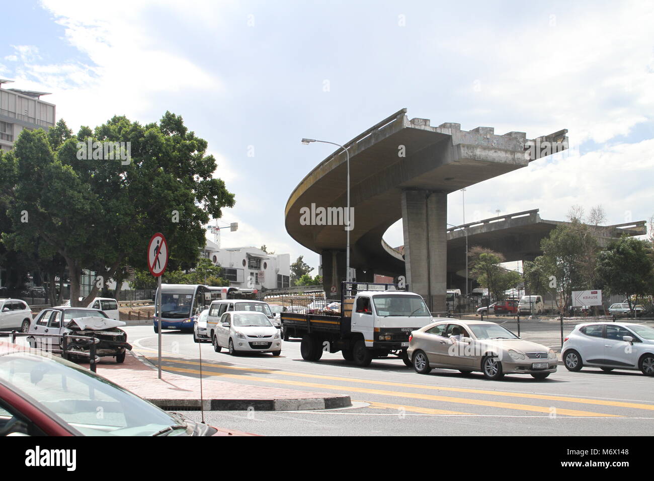 05 March 2018, South Africa, Cape Town: The unfinished motorway bridge ...