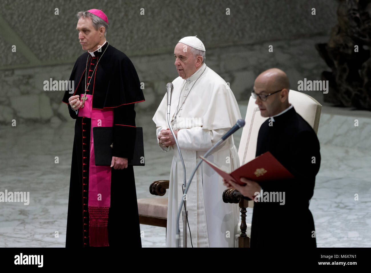 Papal audience hall hi-res stock photography and images - Alamy