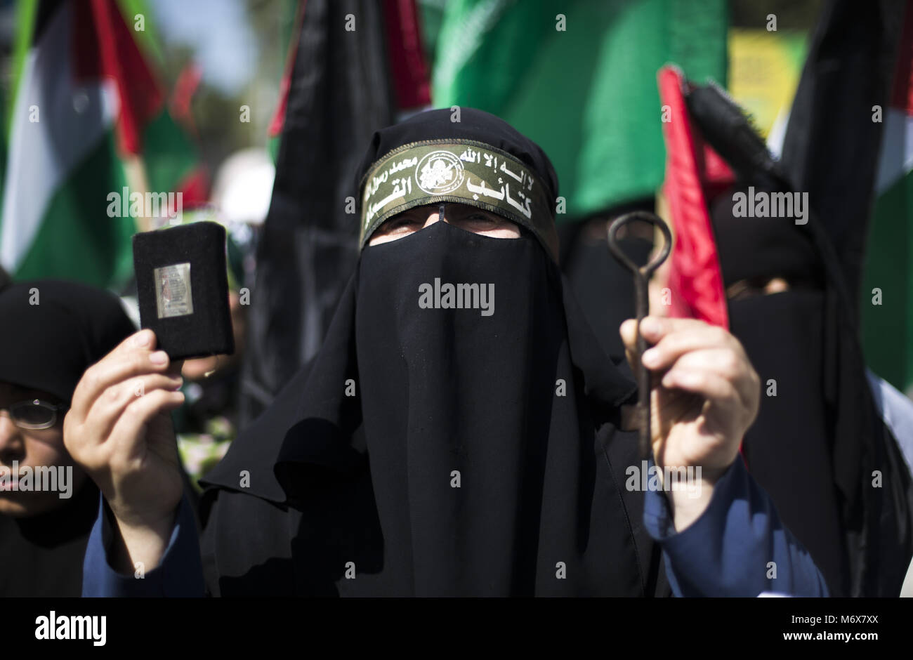 Gaza City, The Gaza Strip, Palestine. 7th Mar, 2018. Palestinian women ...
