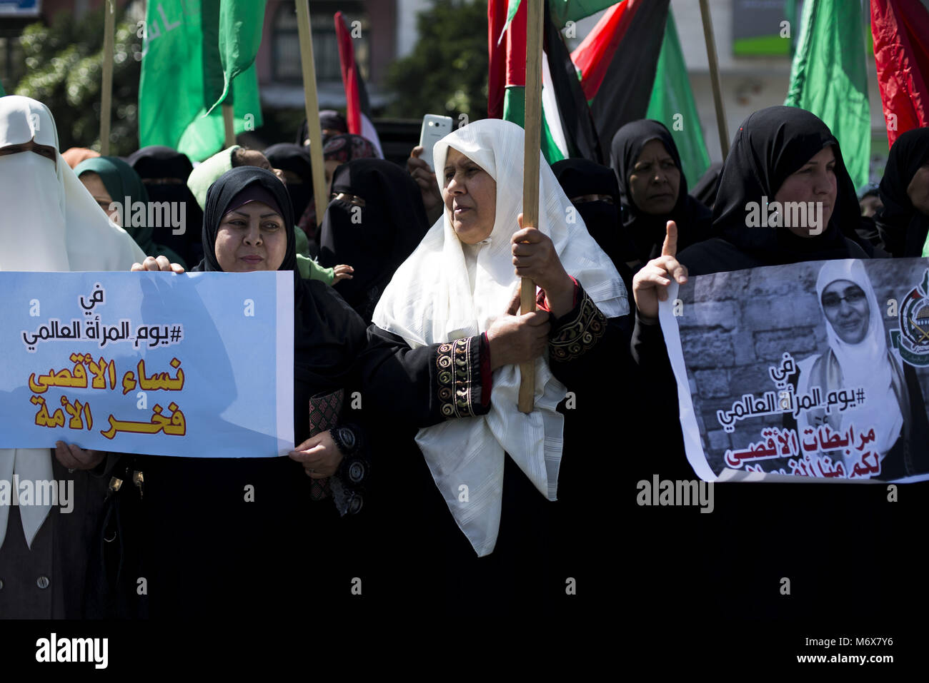 Gaza City, The Gaza Strip, Palestine. 7th Mar, 2018. Palestinian women ...