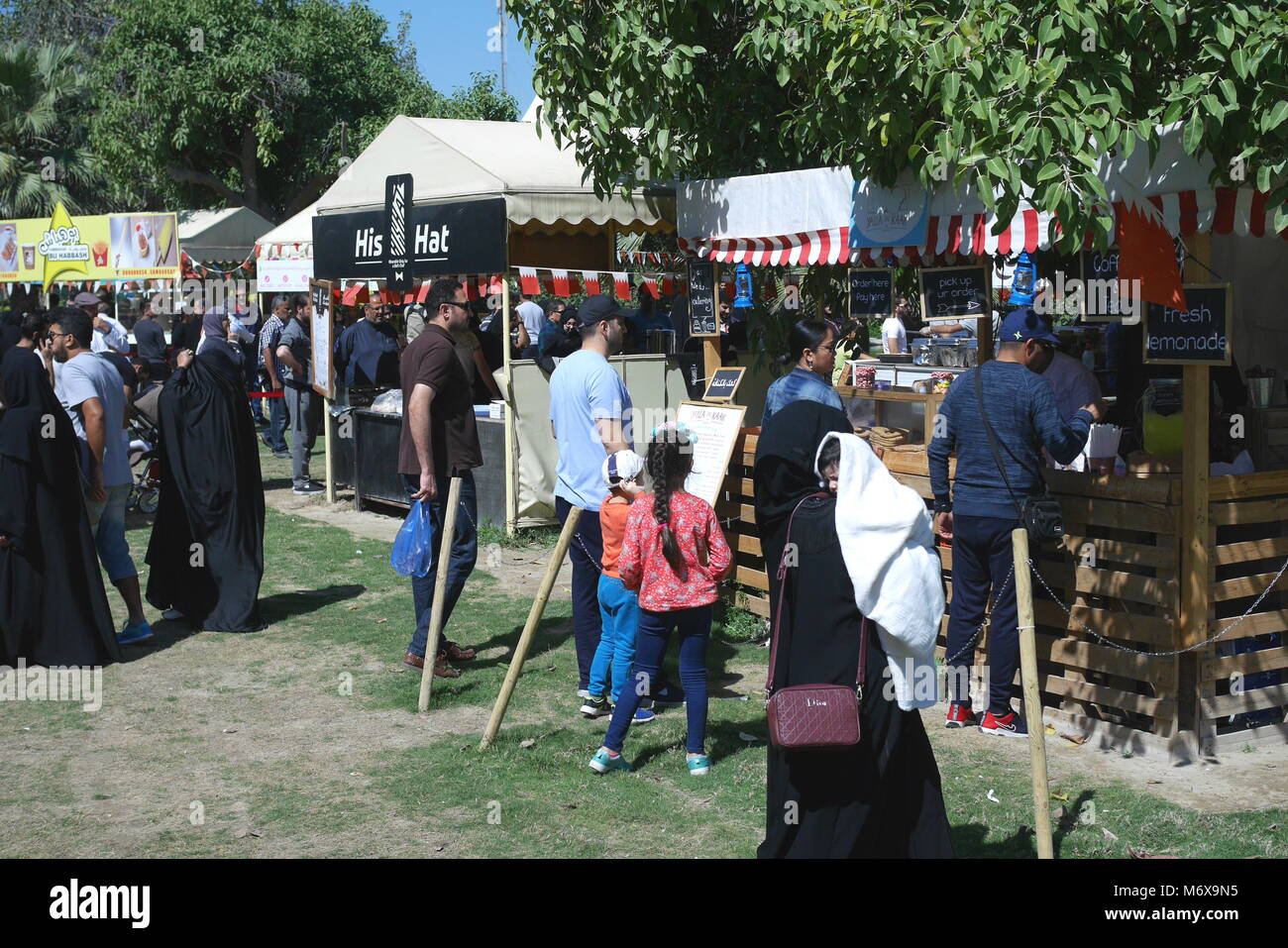 Outdoor eating area at the farmer’s market held at the botanical garden ...