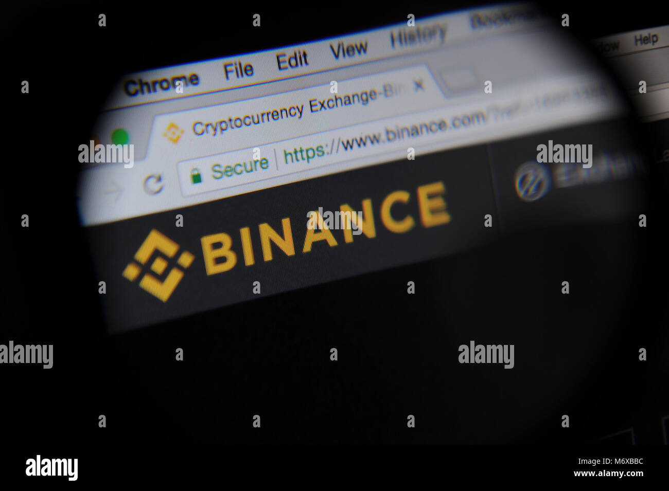 Binance logo hi-res stock photography and images - Alamy