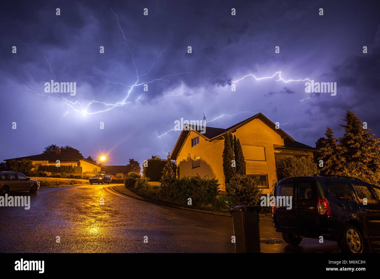 Lightning over houses hi-res stock photography and images - Alamy