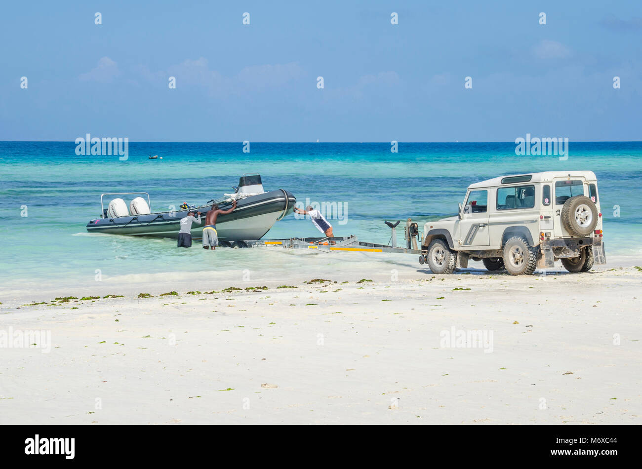 Land rover boat hi-res stock photography and images - Alamy