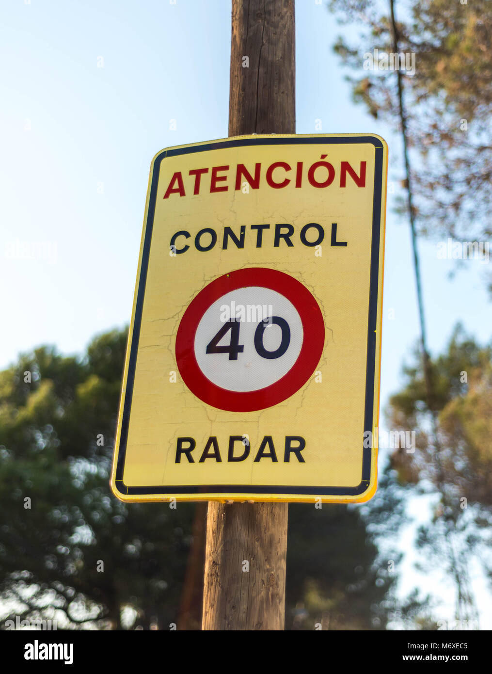 Pole mounted warning sign hi-res stock photography and images - Alamy