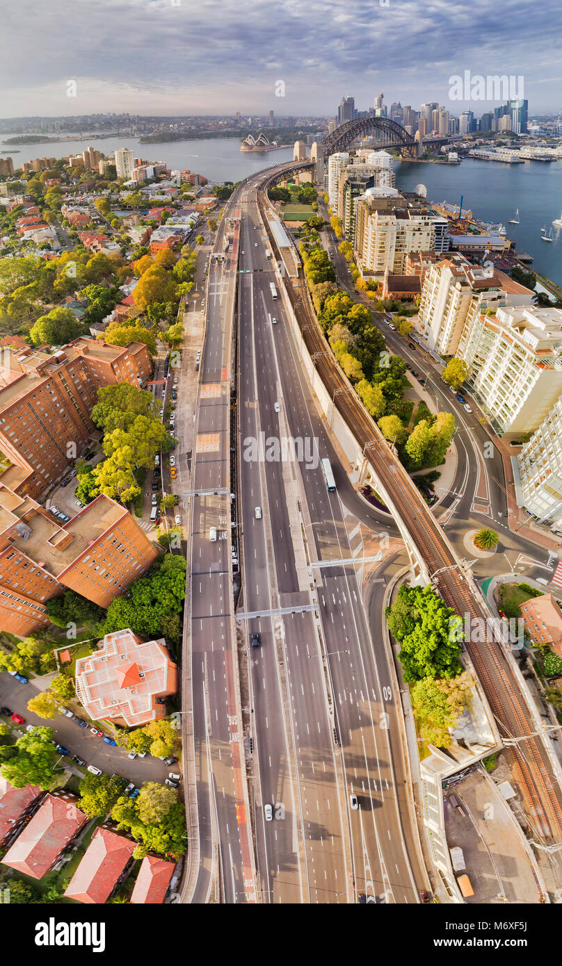 LOng and wide multi-lane warringah freeway leadign to the Sydney ...