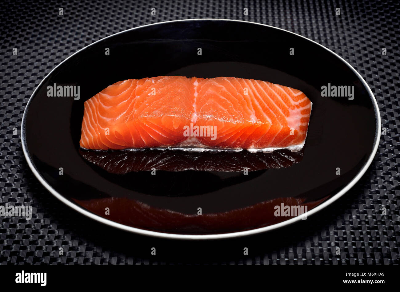 Salmon fillet raw hi-res stock photography and images - Alamy