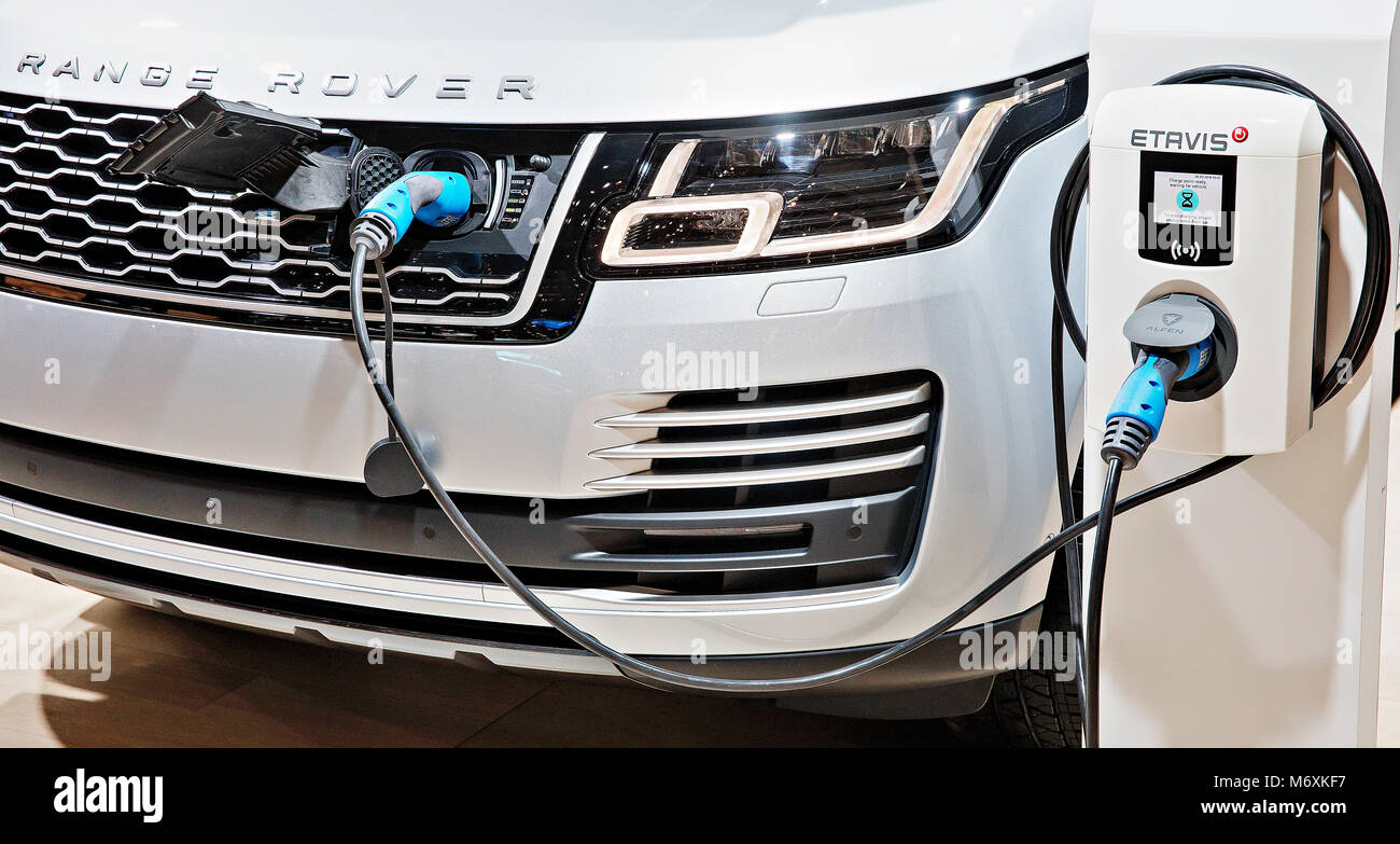 Range Rover P400E plug-in hybrid Stock Photo - Alamy