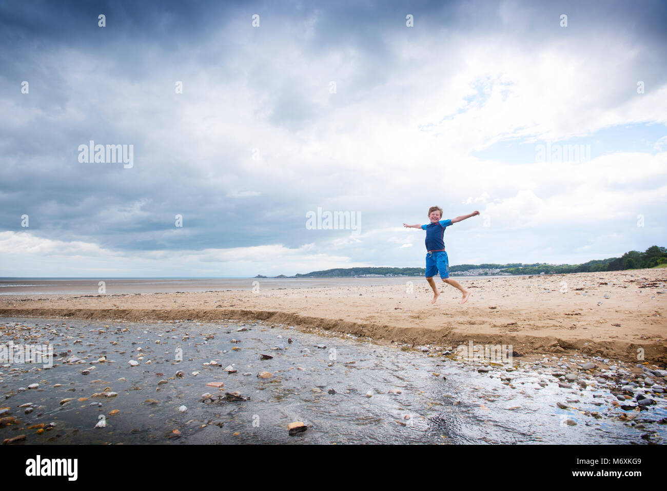 Boys arms out wide hi-res stock photography and images - Alamy