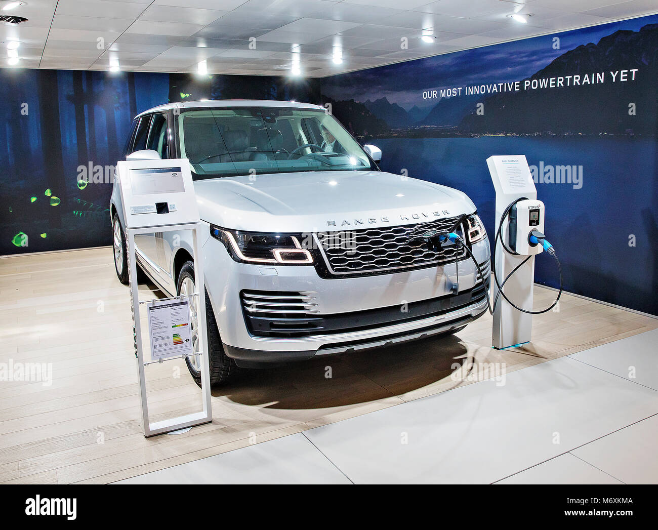 Range Rover P400E plug-in hybrid Stock Photo - Alamy