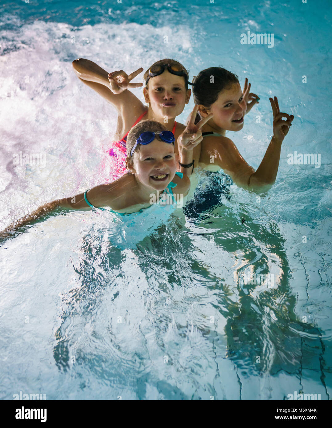 Girl preteen friends hi-res stock photography and images - Alamy