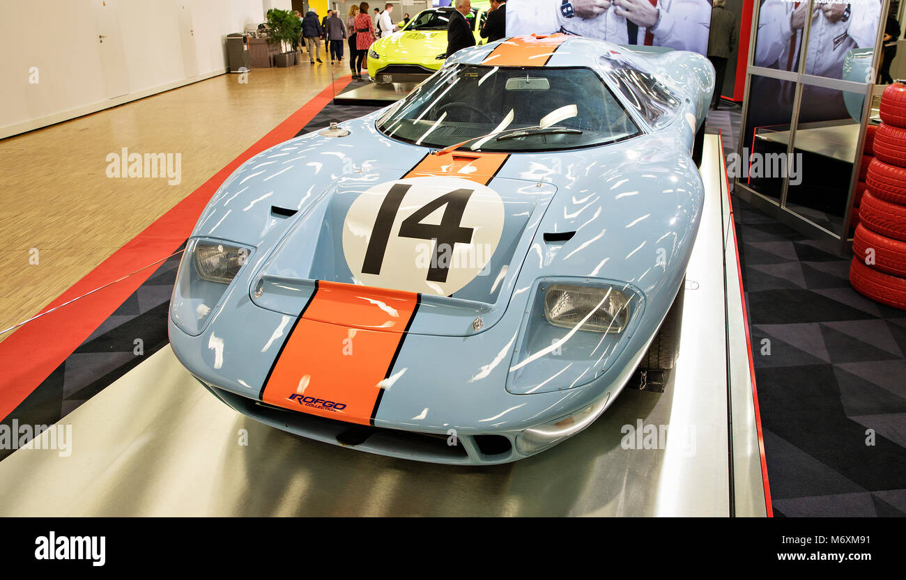 Ford GT40Gulf/Mirage Lightweight Racing Car M1 Stock Photo - Alamy