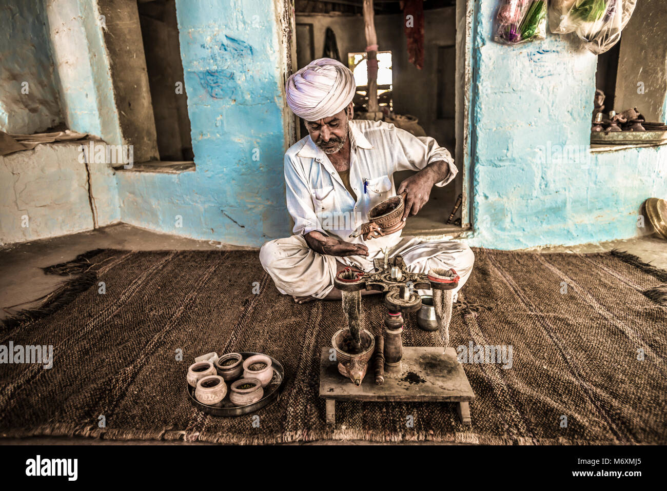 INDIA RAJASTHAN Opium ceremony in a Bishnoi village near Jodhour Stock ...