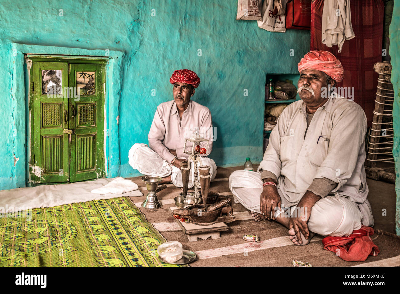 INDIA RAJASTHAN Opium ceremony in a Bishnoi village near Jodhour Stock ...