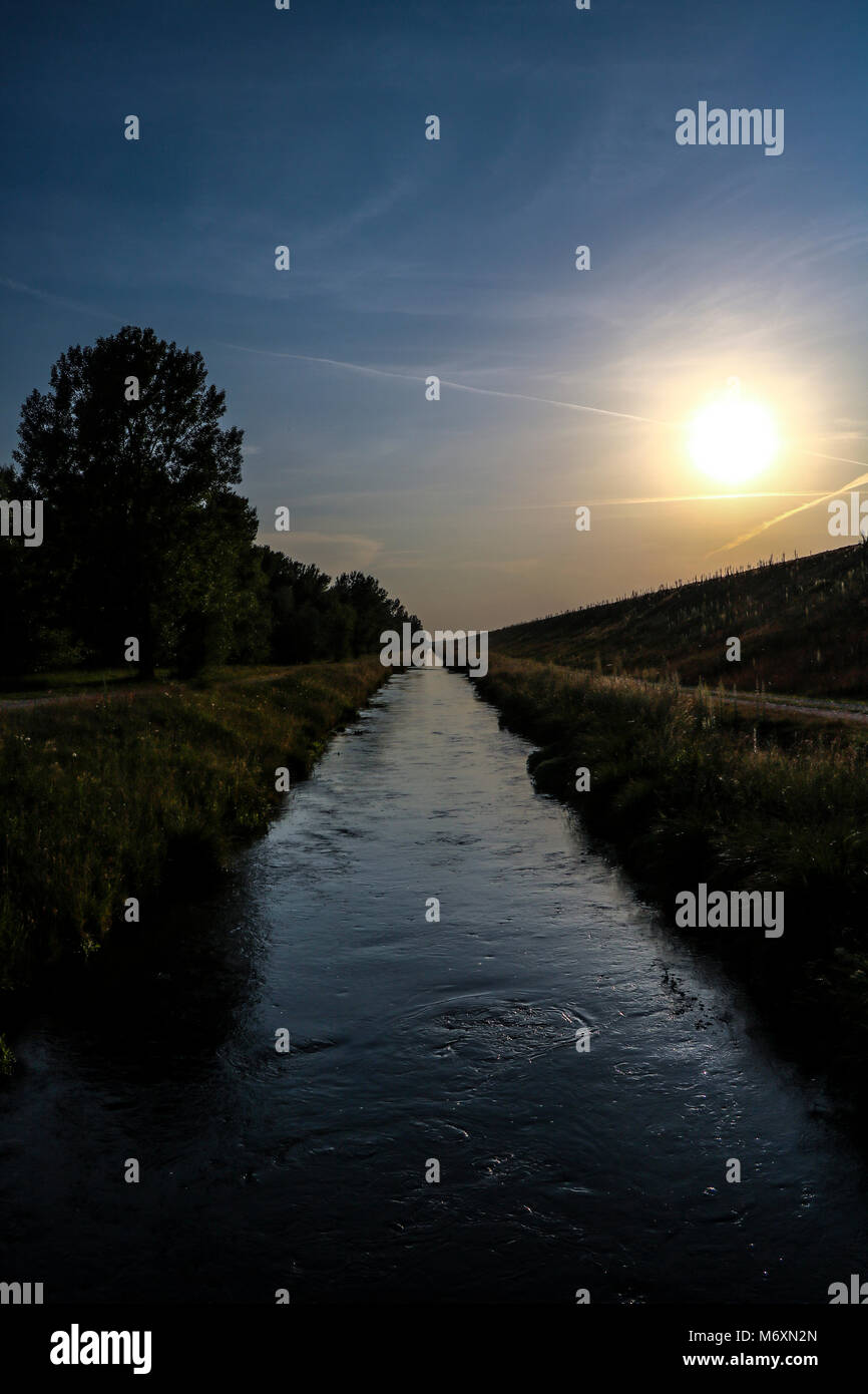 River photoshoot hi-res stock photography and images - Alamy