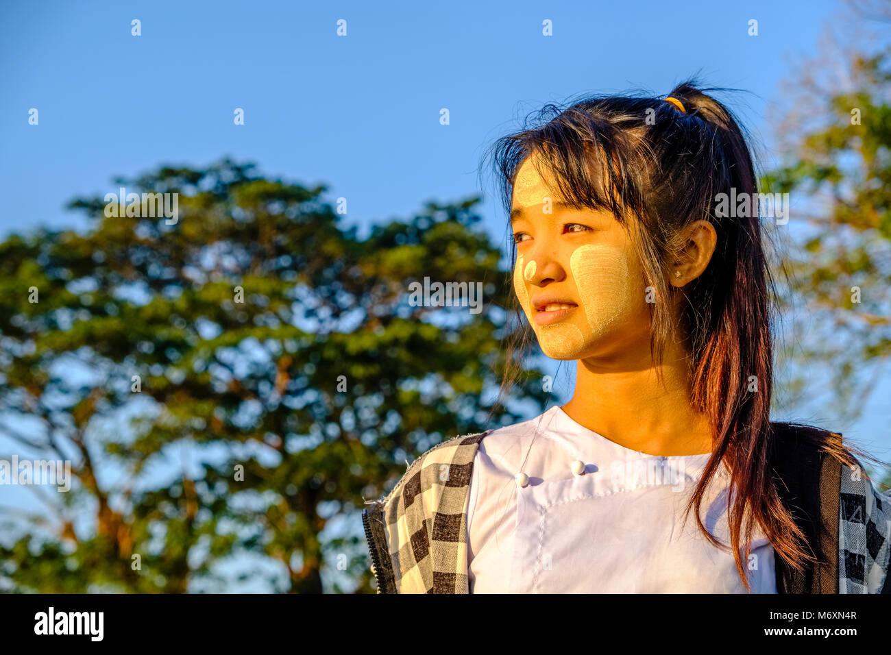 Beautiful young burmese woman hi-res stock photography and images - Alamy