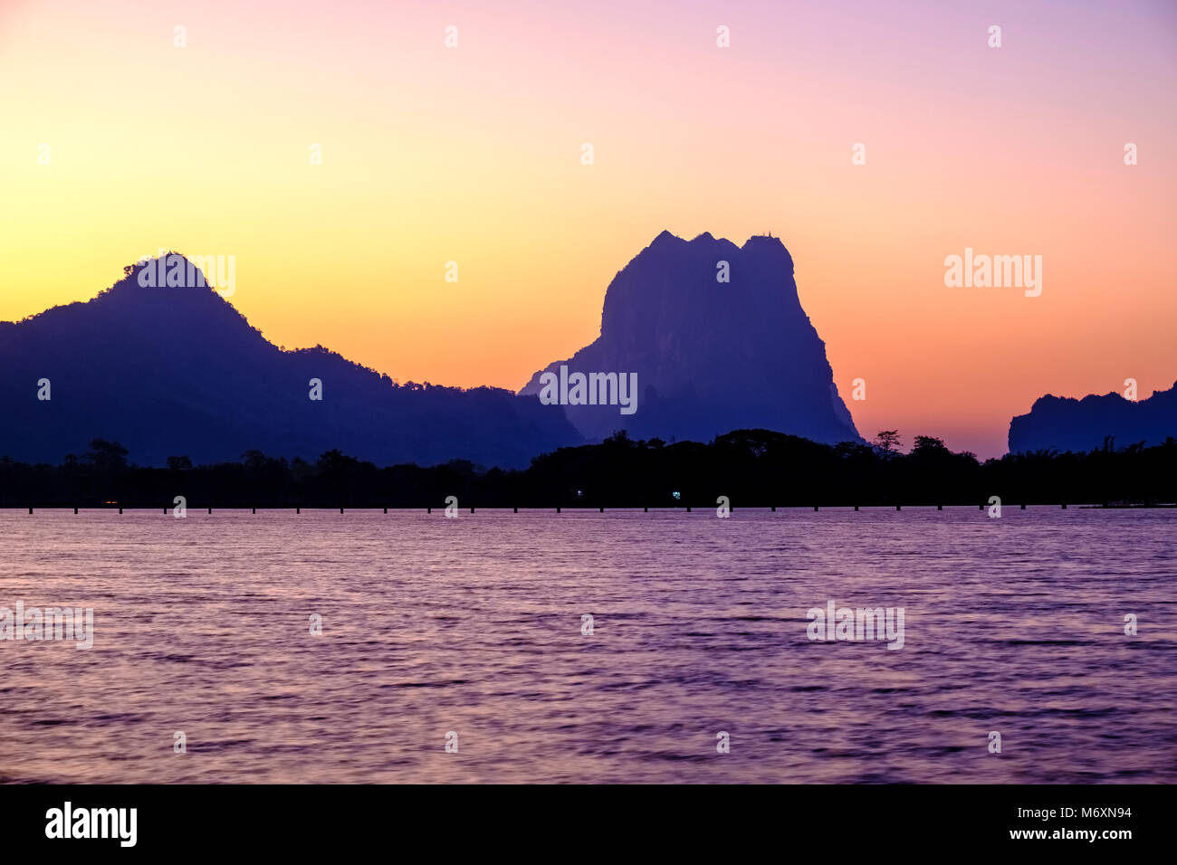 Mount zwegabin kan thar yar lake hi-res stock photography and images ...