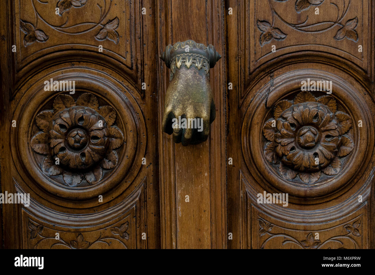 Aldaba door hi-res stock photography and images - Alamy