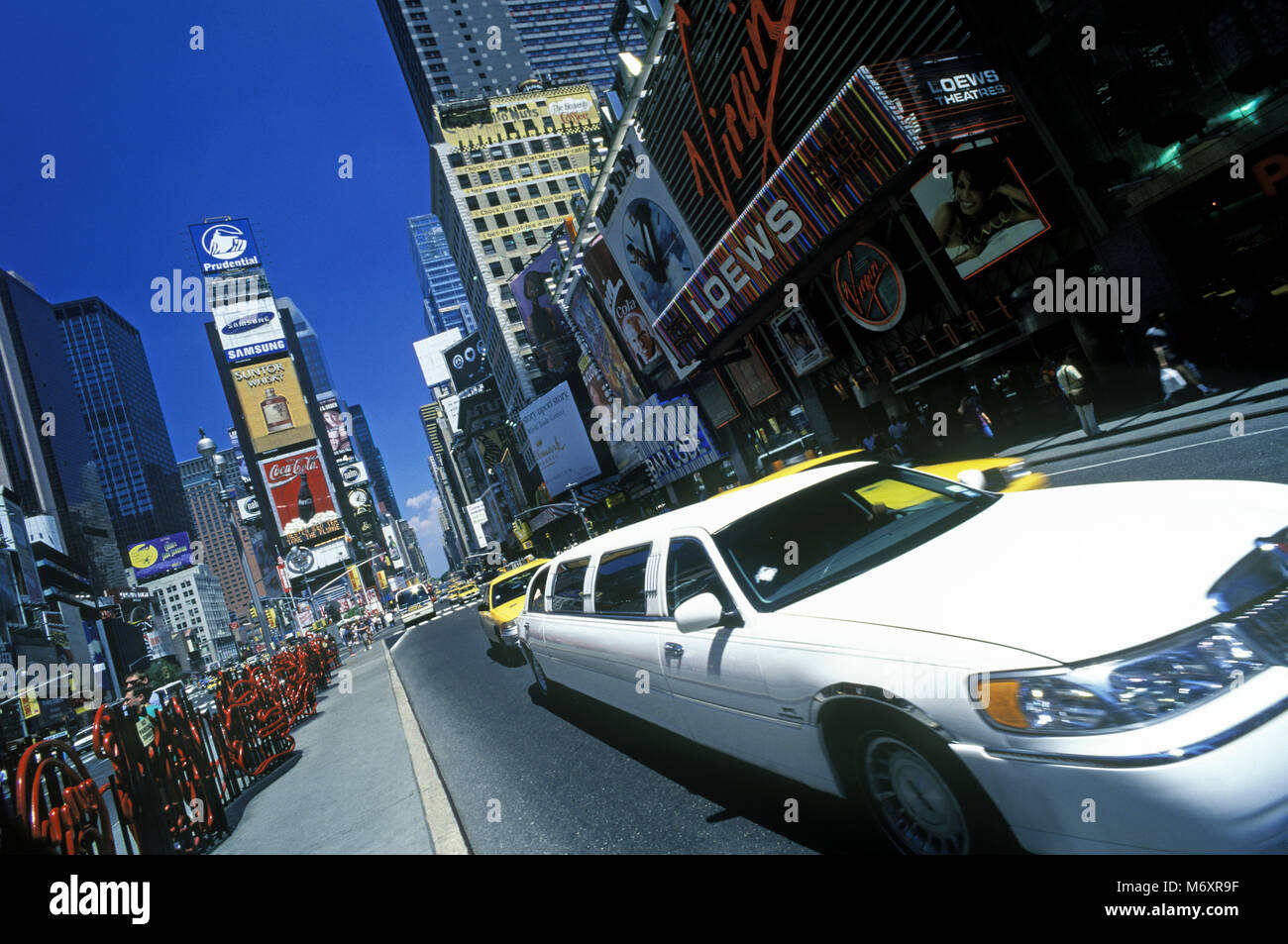 2001 HISTORICAL STRETCHED LIMO TIMES SQUARE MANHATTAN NEW YORK CITY USA ...