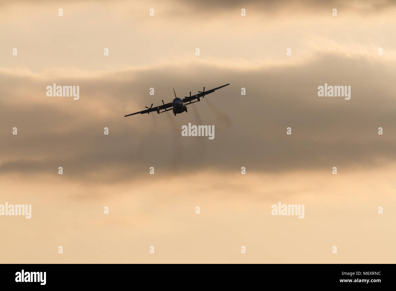 Military silhouettes hi-res stock photography and images - Alamy