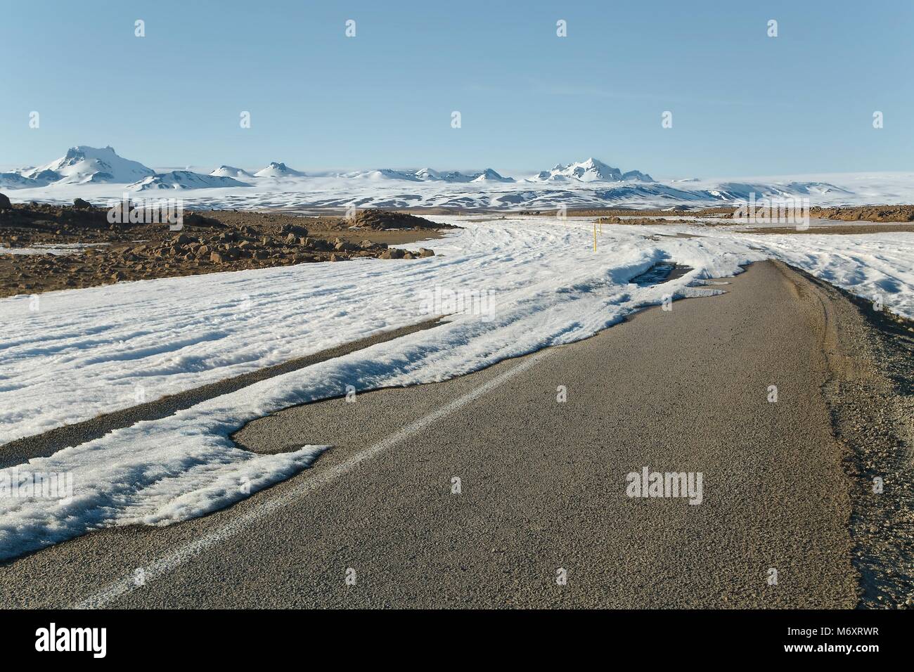 Road snow blocked hi-res stock photography and images - Alamy