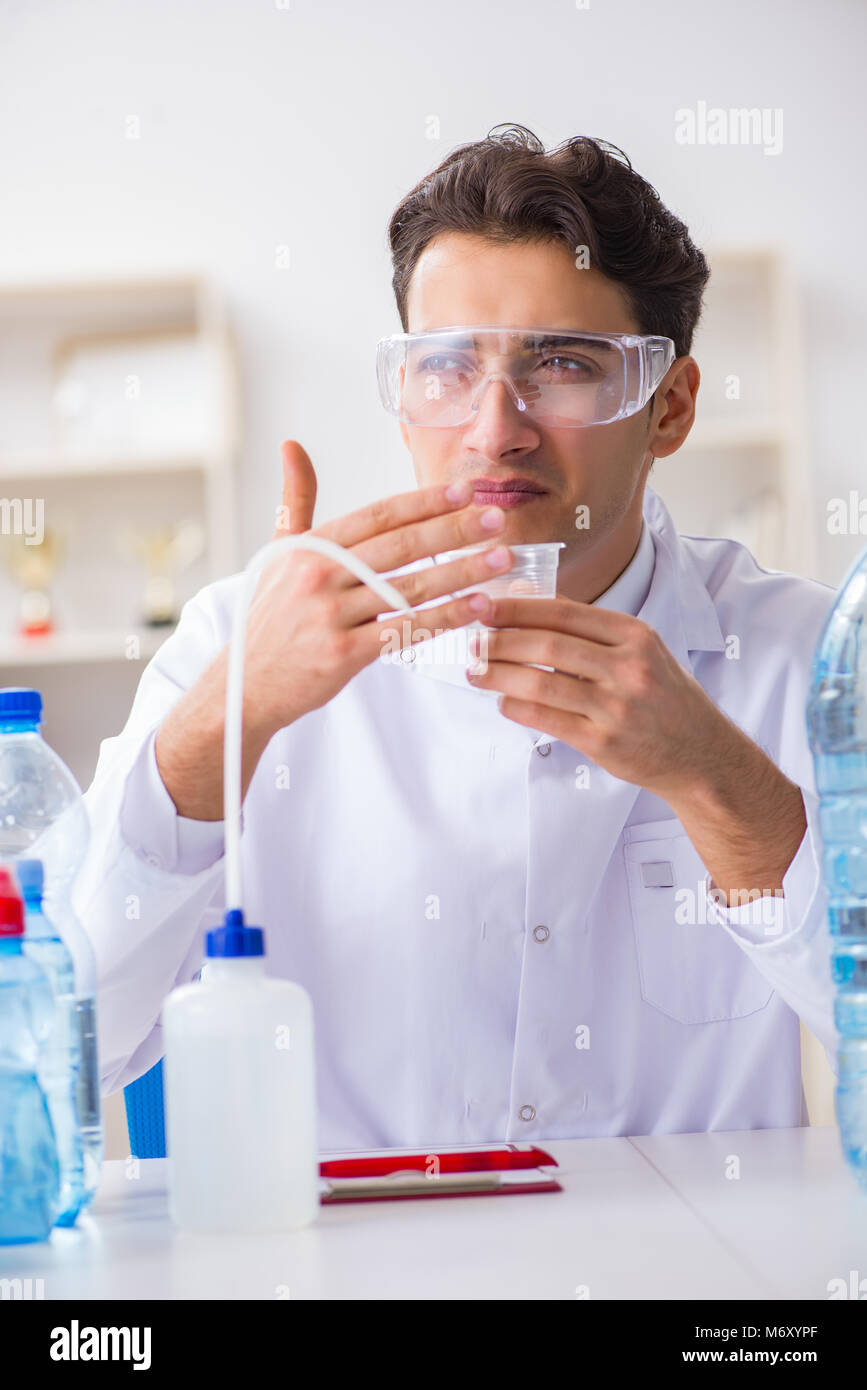 Lab assistant testing water quality Stock Photo - Alamy