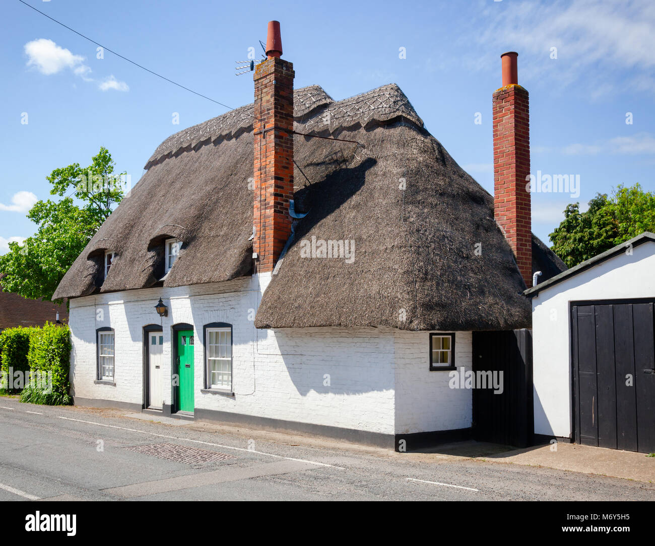 English country cottage farm hi-res stock photography and images - Alamy