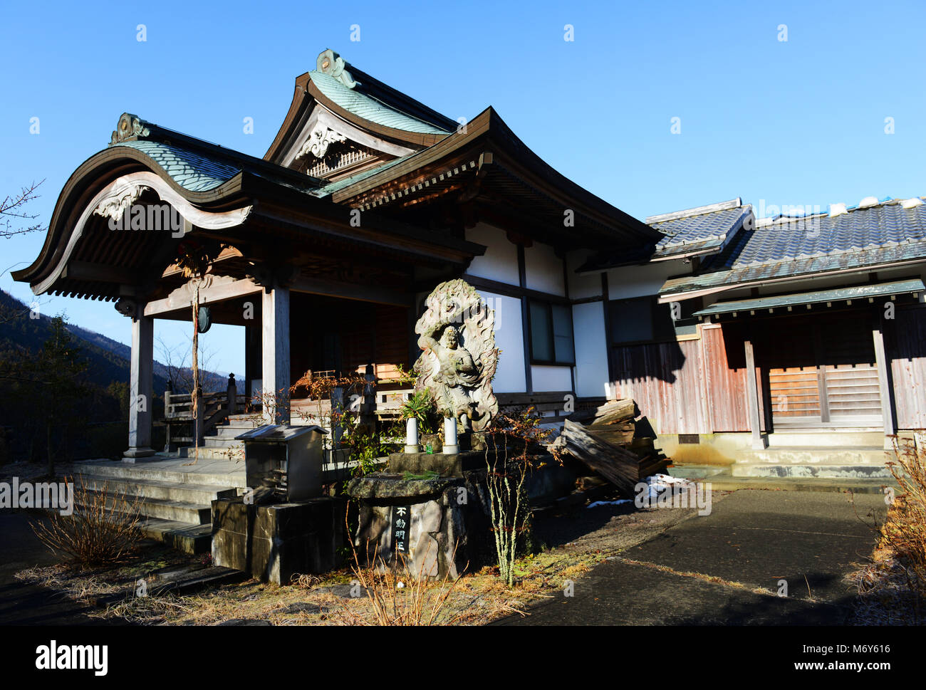 Shinto shrine kyushu japan hi-res stock photography and images - Alamy