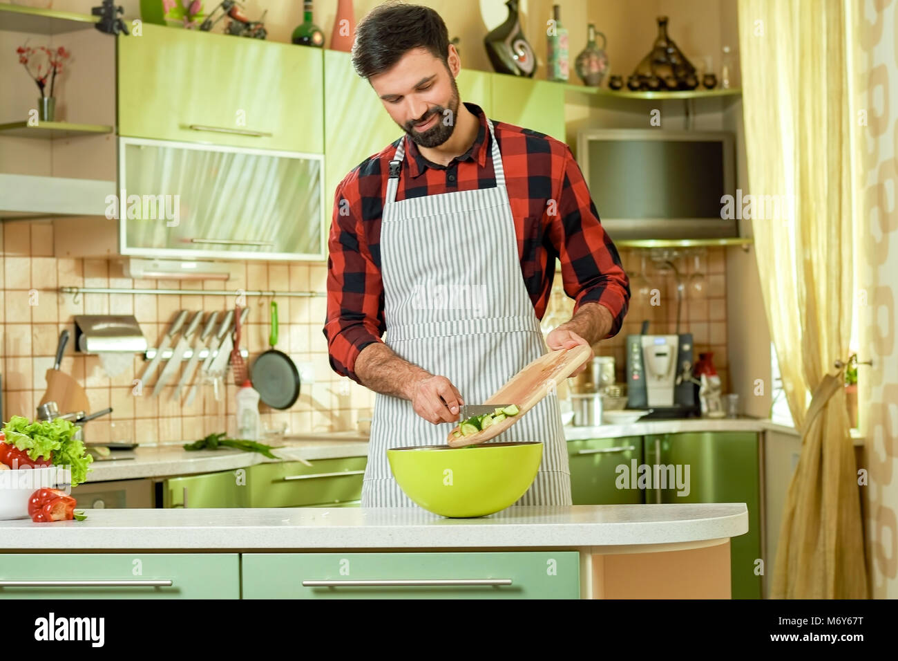 Man preparing food Stock Photo - Alamy