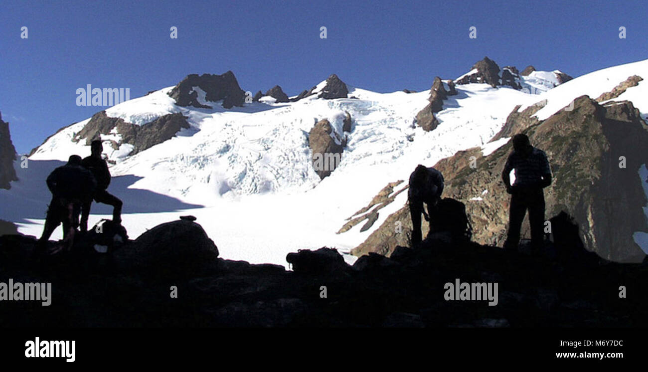 backpacking hiking shadow mountian Stock Photo - Alamy