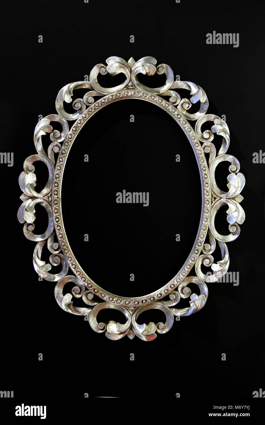 Oval silver frame hi-res stock photography and images - Alamy