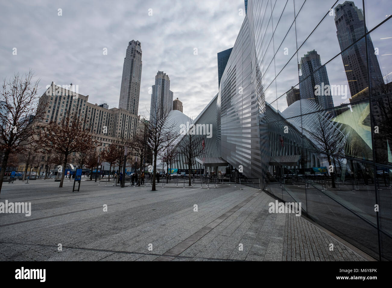 Oculus new york shoppers hi-res stock photography and images - Alamy