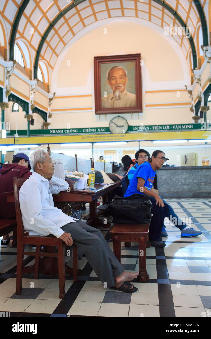 Elderly man in post office hi-res stock photography and images - Alamy