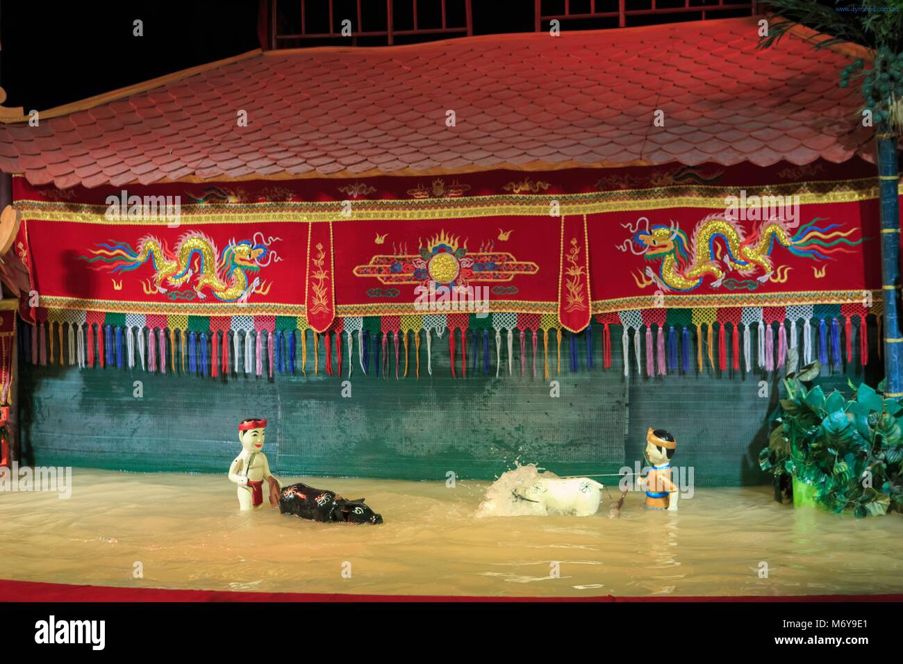 Traditional Vietnamese puppets at the Golden Dragon Water Puppet ...