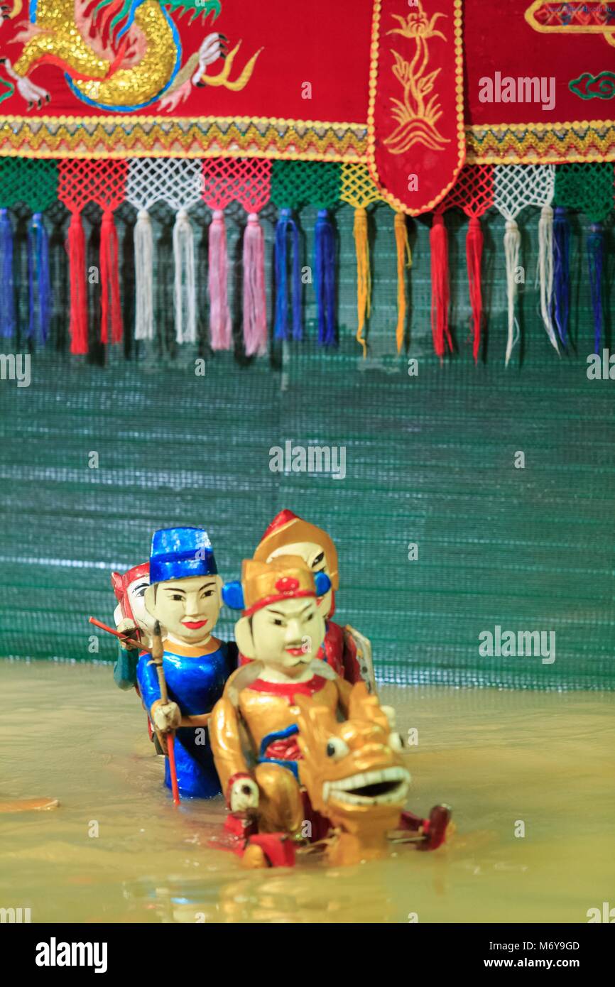 Traditional Vietnamese puppets at the Golden Dragon Water Puppet ...