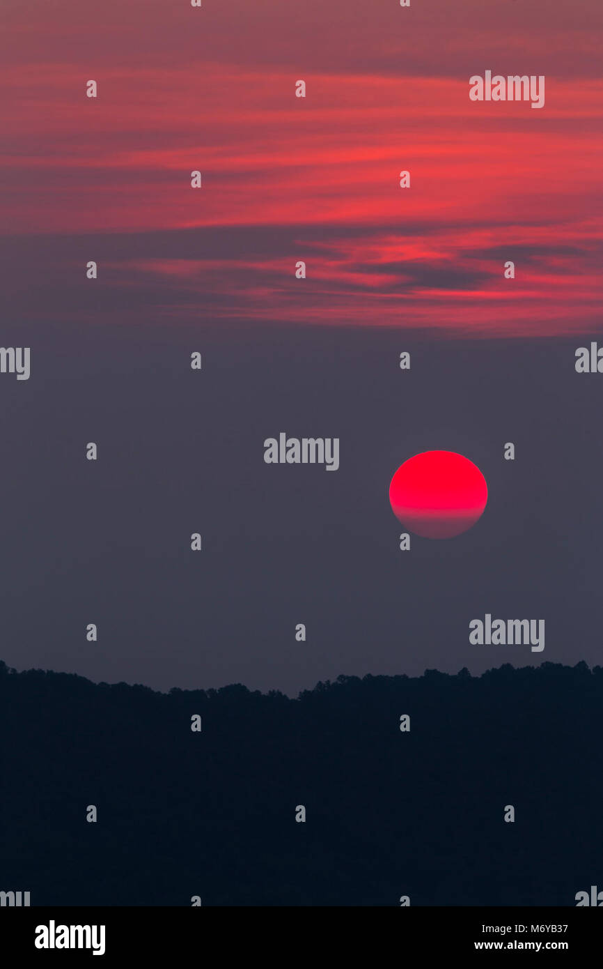 Red Sun Rising Stock Photo - Alamy