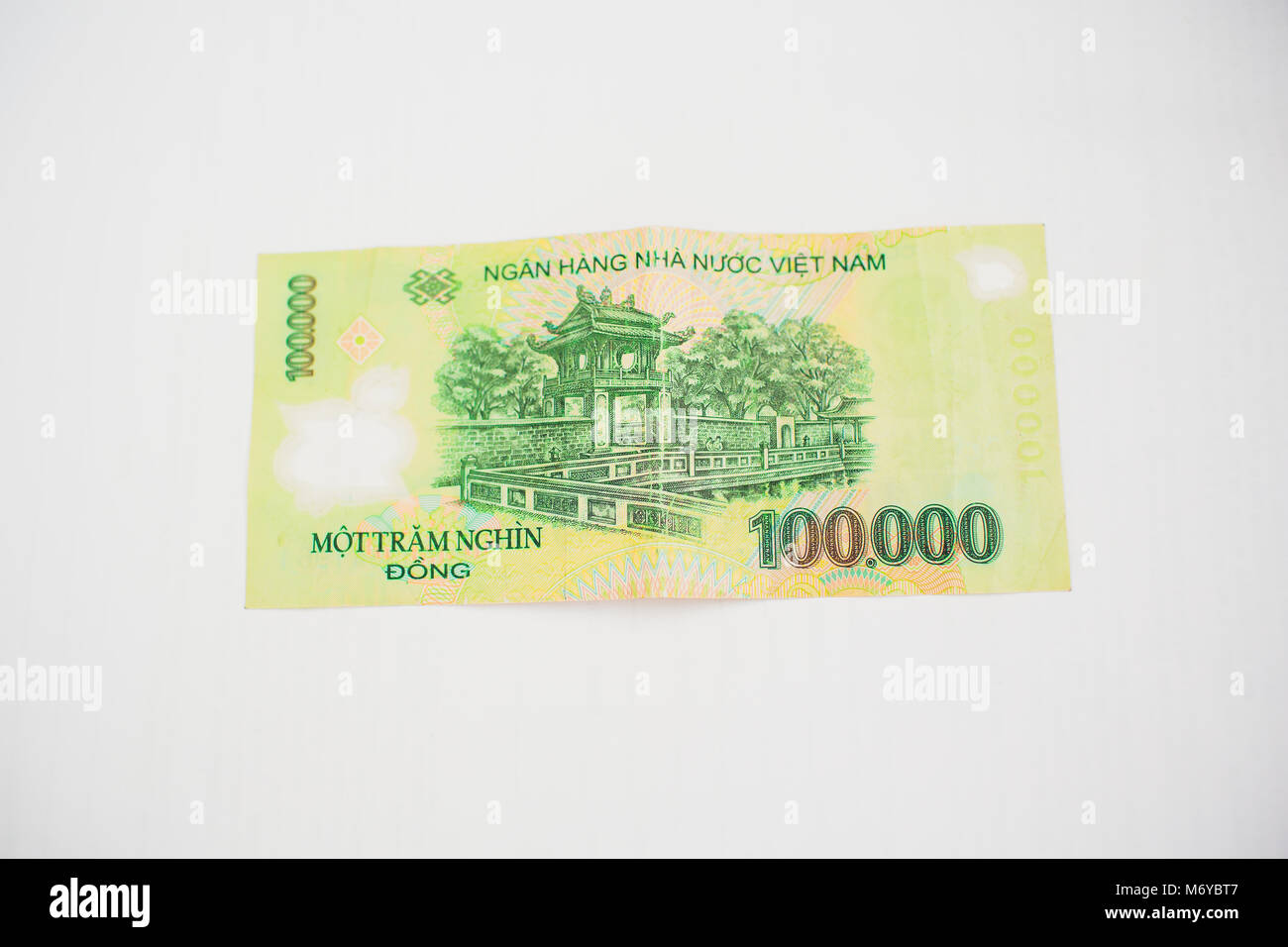 Vietnamese currency 100,000 dong banknote isolated on white background ...