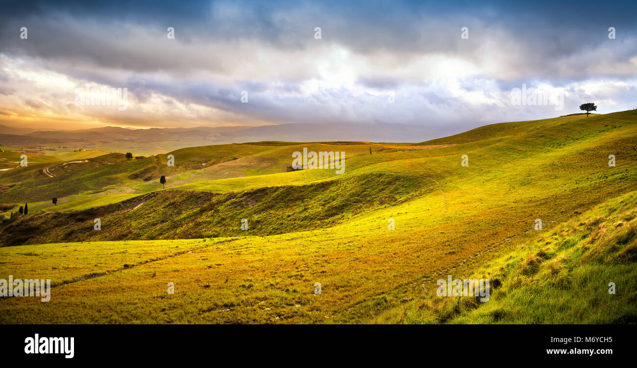 Volterra panorama rolling hills hi-res stock photography and images - Alamy