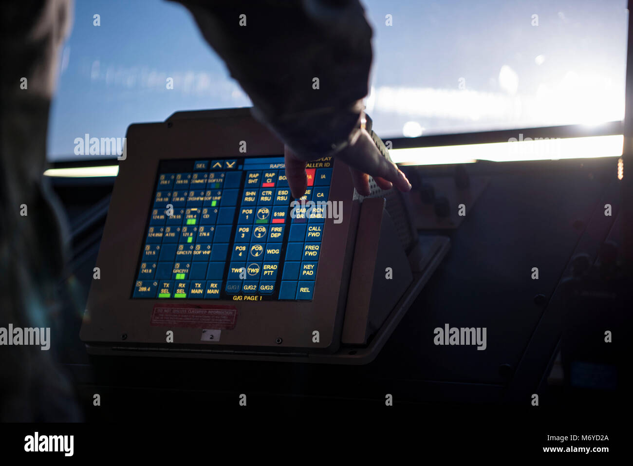 Air traffic controller military hi-res stock photography and images - Alamy