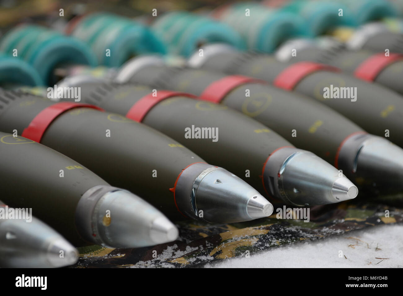 120mm mortar hi-res stock photography and images - Alamy