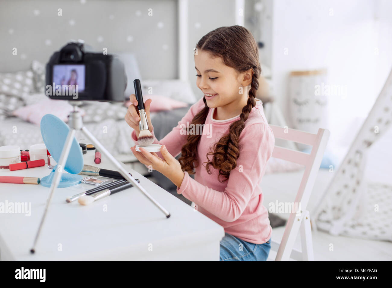 Cute girl filming vlog about applying powder Stock Photo - Alamy Cute girl filming vlog about applying powder Stock Photo - Alamy